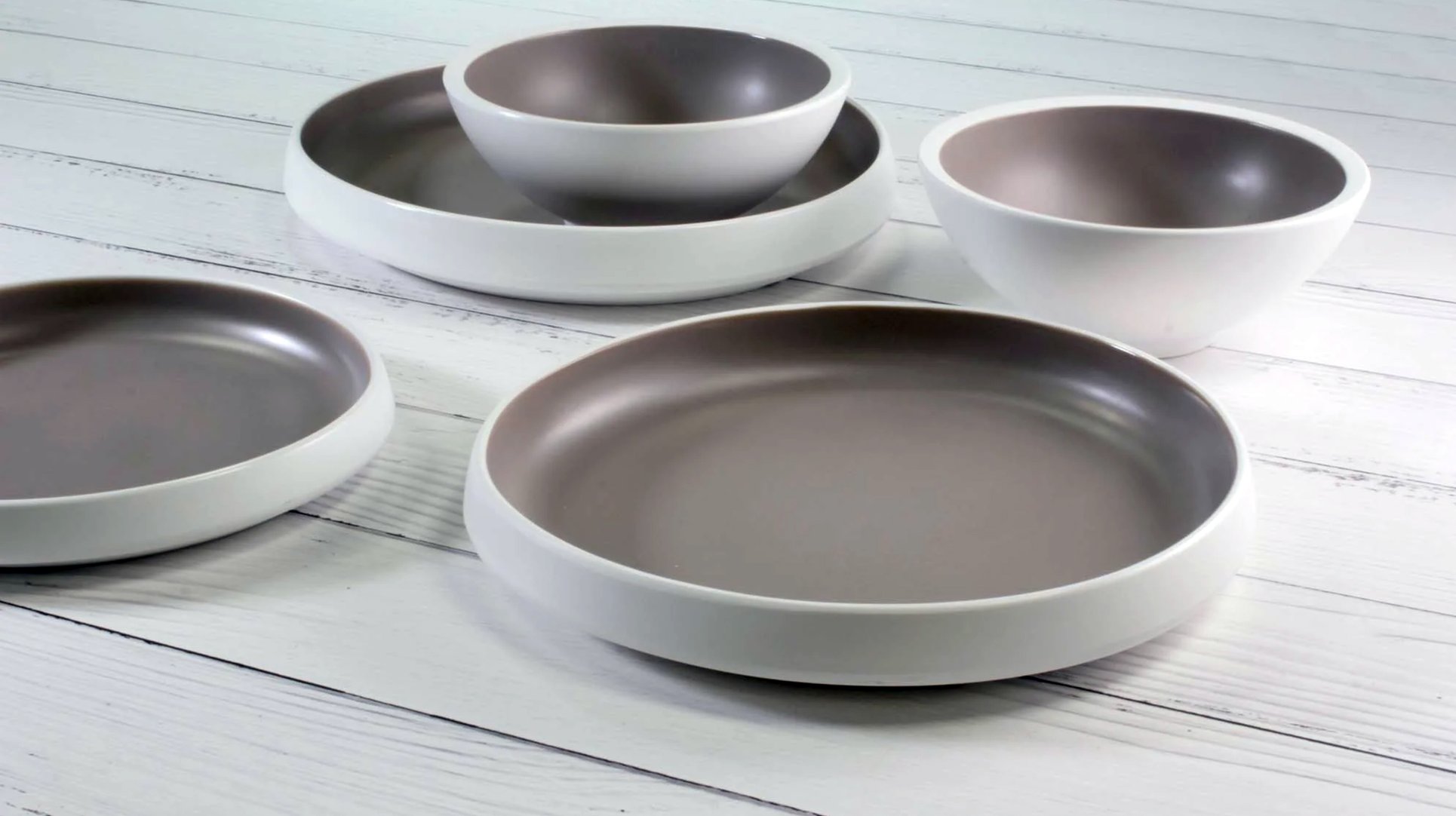 The Best Melamine Dinnerware for Outdoor Dining